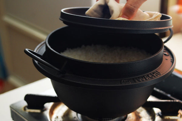 How to Cook Delicious Rice Using an Iron Rice Pot - Globalkitchen Japan