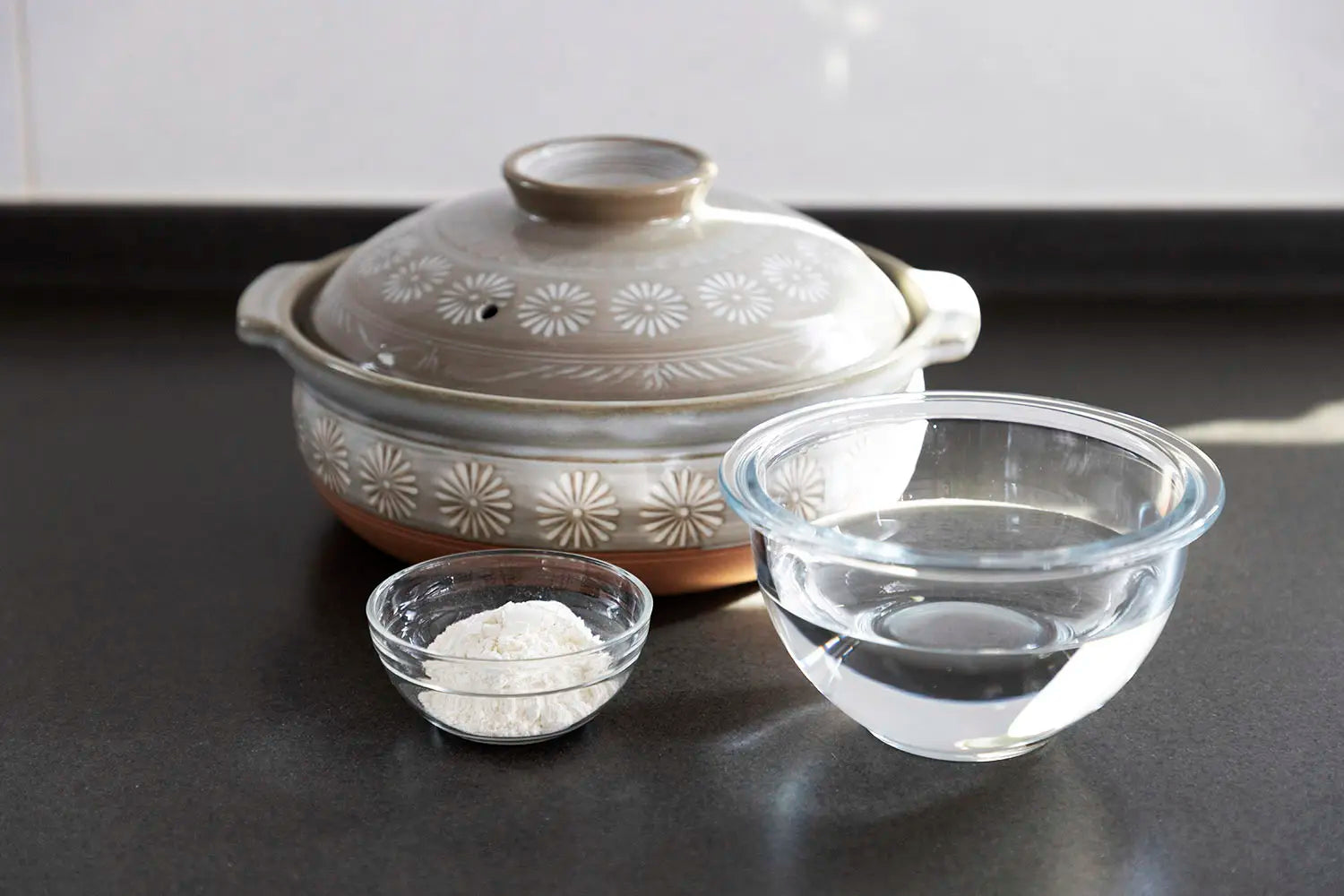 Preparing a Donabe For First-Time Use - Globalkitchen Japan