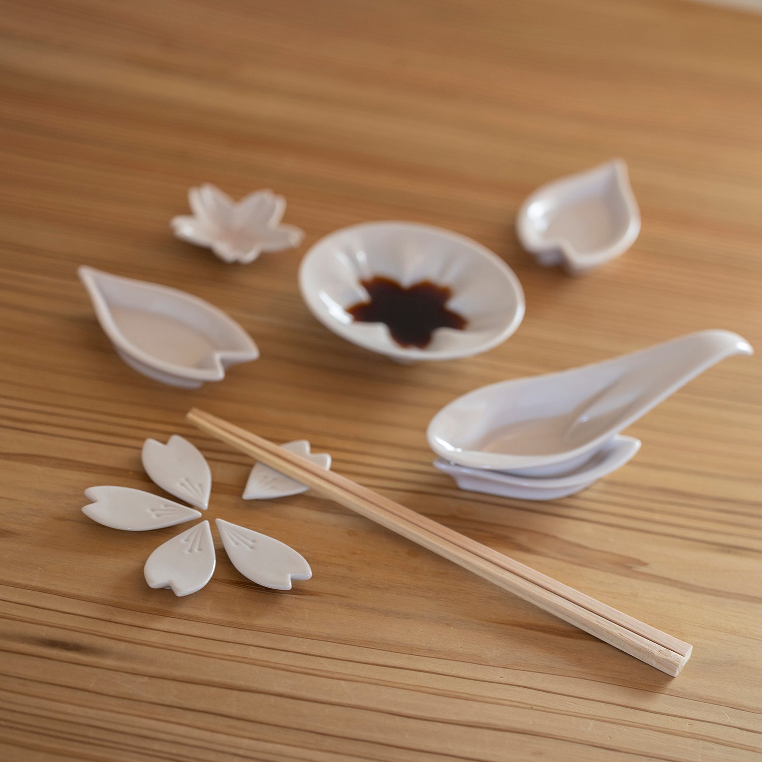 Hiracle Sakura Porcelain Plates Set - Globalkitchen Japan